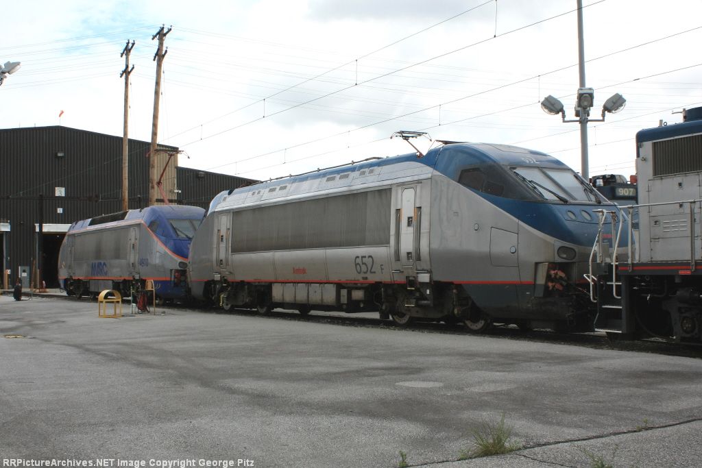 Amtrak 652 and MARC 4910